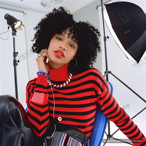 Ai创作图个性红黑女人 红配黑 红黑白创意装 红黑搭配 Jersey红 红黑配色 Opne红色飘带 黑红配色 红蓝对比撞色 红色撞色 红色秀场风 Ins复古红黑金 红黑炫酷暗黑秀场风 红色风格