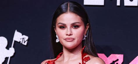 Perigon - Selena Gomez Shares Body Positivity Instagram Series