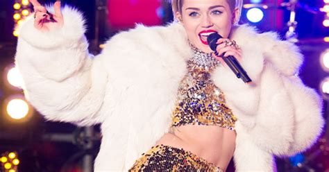 Miley Cyrus Takes Nude Selfie