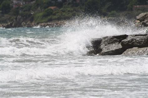 Premium Photo Waves Splashing In Sea