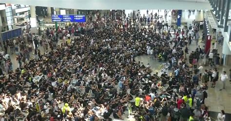 홍콩국제공항서 사흘간 송환법 반대 시위