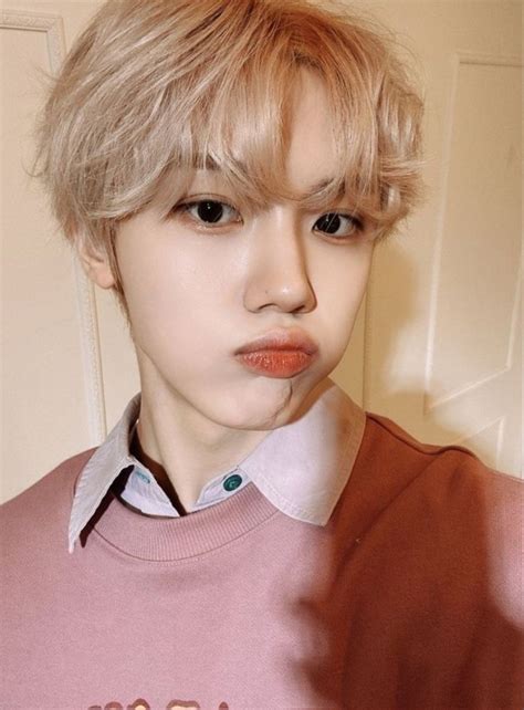 Создать мем красивый мальчик айдолы парни айдолы Картинки Meme