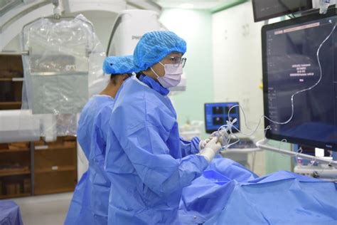 Монгол Улсад эмчлүүлэх боломжгүй байсан зүрхний титэм судасны хүнд хэлбэрийн нарийсал эмчилгээг