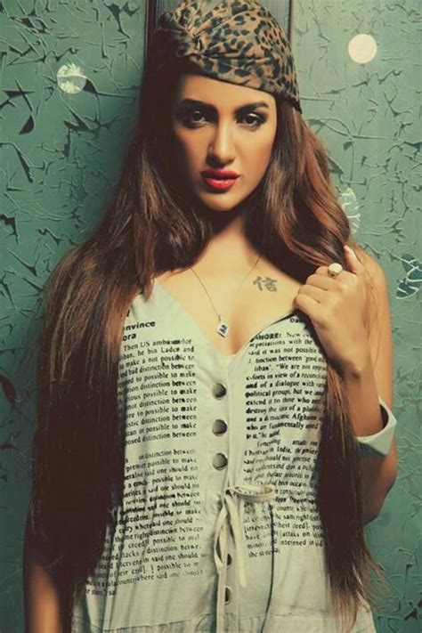 Mathira Khan Bold