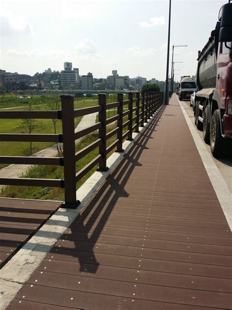 하천변 보행로 합성목재 데크로드 및 계단 휀스 시공 모습 네이버 블로그