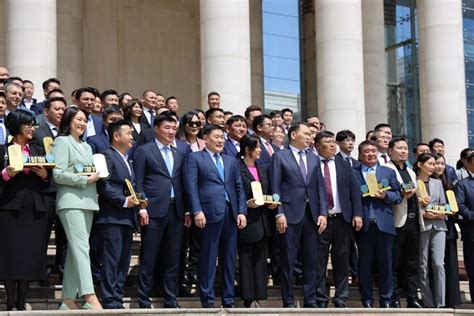 Ерөнхий сайд Л Оюун Эрдэнэ Төр хувийн хэвшилтэй өрсөлдөхгүй дэмжиж хамтран ажиллана