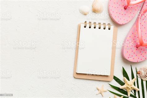 배경에 여름 해변 액세서리가있는 빈 글쓰기 책 복사 공간 복사 공간이있는 플랫 레이 0명에 대한 스톡 사진 및 기타 이미지 0명 개인 장식품 계획 Istock