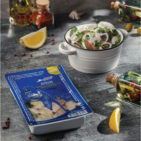 როგორ მივიტანოთ სუფრაზე ქაშაყი შებოლილი სკუმბრია და წითელი თევზი სერვირების ორიგინალური