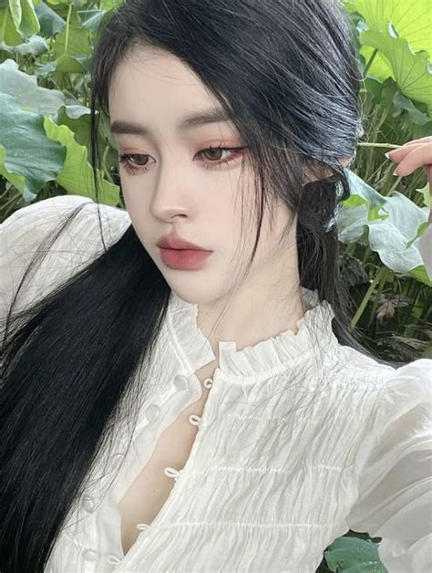 ปักพินโดย แอม มมม ใน เรฟเสื้อผ้า โพสท่าบิกินี่ ภาพสาวน่ารัก การโพสท่าถ่ายภาพ