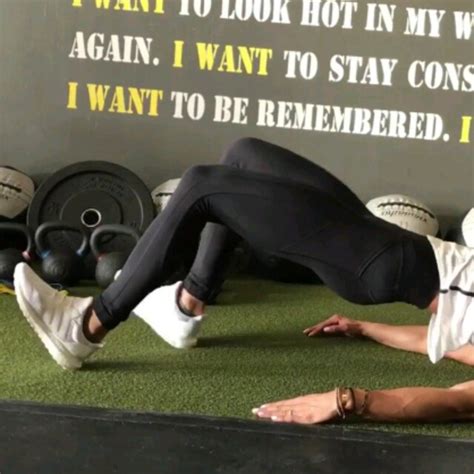 Banded Glute Bridge Step Outs On Heels By 𝔻𝕖𝕤𝕖𝕣𝕥 𝔽𝕠𝕩🦊 🌟 Exercise How To Skimble