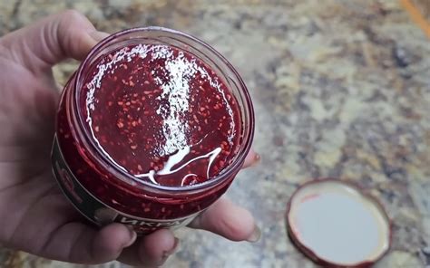 Сурово сладко от малини Перфектно на консистенция по вкусно и по здравословно от това с варене