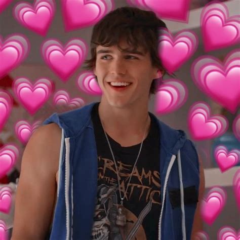 Pin On Julie And The Phantoms Reaction Pictures Don T Blink One More Night