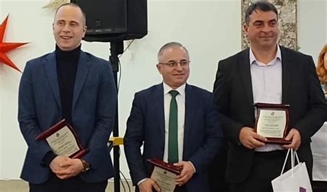 Атанас Стоянов Благодаря на Синдиката на българските учители за приза за най добър социален