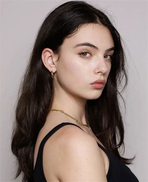 Pin By Gigi On Deva Beauty Face Deva Model Hairstyles Woman