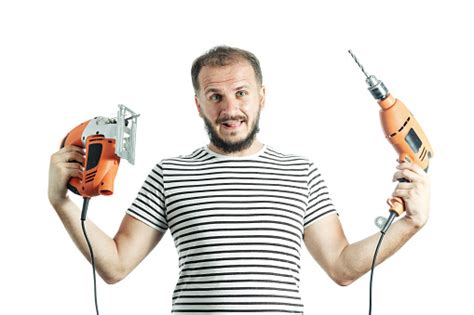 바보 같은 남자가 훈련과 전기 퍼즐을 손에 들고 있다 전동 공구를 선택하는 방법 30 34세에 대한 스톡 사진 및 기타 이미지 30 34세 Diy 건설업자 Istock