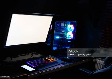화려한 무지개 Rgb 게임 및 워크 스테이션 하이 엔드 컴퓨터 와 스마트 폰 Brand Name Video Game에 대한 스톡 사진 및 기타 이미지 Brand Name