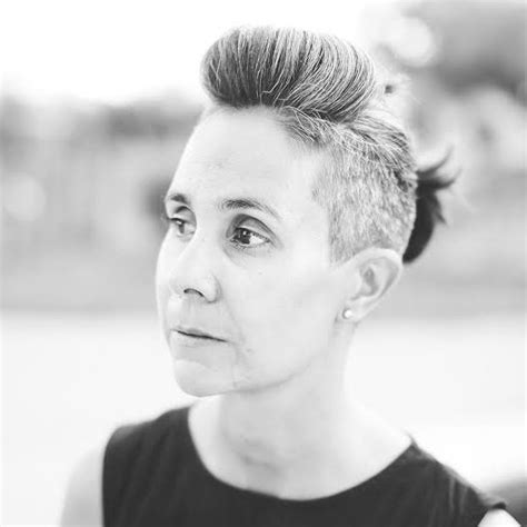 ماریانا الساندری نویسنده کتاب فرصتی برای شرافت ایران کتاب