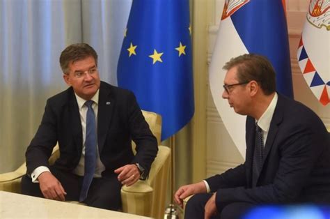 Вучиќ разговараше со Лајчак за смирување на тензиите на северот на Косово Сител Телевизија