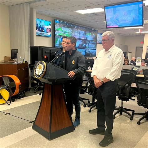 El Alcalde De Miami Advirtió Sobre Las Fuertes Lluvias E Inundaciones