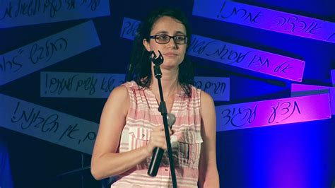 טל אבן צור בליווי להקת הצוללת האדומה ערב שירה שנה למותו של גילעד יעקבי רוזנטל סוזי טוטאל לוסט