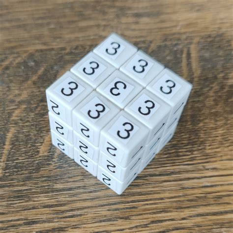 how can i solve this r rubiks cubes