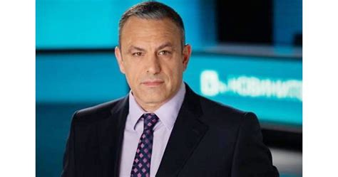 Видео Юксел Кадриев пълен с таланти пее пише рисува