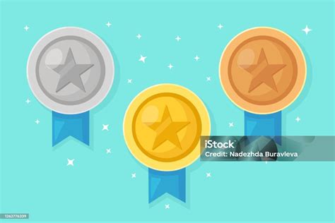 금메달 은메달 별과 동메달 1위 트로피 블루 배경에서 고립된 우승자상 리본이 달린 황금 배지 성취 승리 개념 벡터 만화 플랫 디자인 1위에 대한 스톡 벡터 아트 및 기타