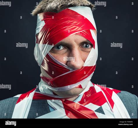 Gefesselt Und Geknebelt Mit Klebeband Fotos Und Bildmaterial In Hoher