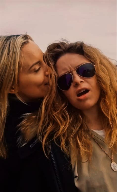 Taylor Schilling Natasha Lyonne Oitnb Cast Artofit