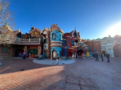 Photos First Look Inside Reimagined Mickeys Toontown At Disneyland