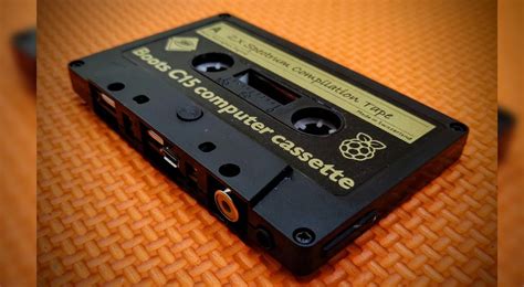 raspberry pi zero emulates 80s zx spectrum pc from inside a cassette