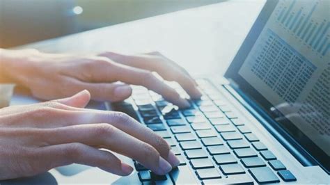 Triviaक्या आपको पता है कीबोर्ड के F और J बटन के ऊपर उभार क्यों बने होते हैं Why Are There