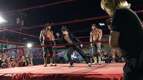Ecco Il Wrestler Vestito Da Michael Jackson Picchia Ballando E Fa La
