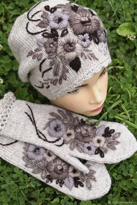Комплект из вышитых шапки и варежек Ностальгия в интернет магазине на Ярмарке М… Повязка на