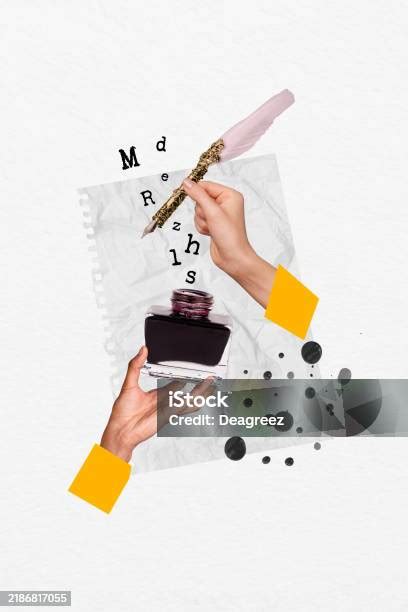 합성 콜라주 그림 손 잡다 깃털 잉크 냄비 편지 포도 수확 소설 쓰기 초현실주의 주형 은유 삽화 개념 작가에 대한 스톡 사진 및