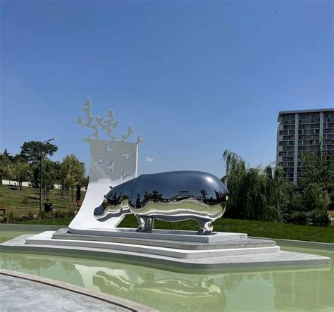 მზე ისევ გაათბობს თბილისს და აღარ იწვიმებს ცა მეტს მე რა დამავიწყებს ივნისს მე რა