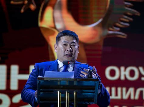 Л Оюун Эрдэнэ Уул уурхайн салбар Монгол Улсын ДНБ ий 25 экспортын орлогын 90 хувийг бүрдүүлж