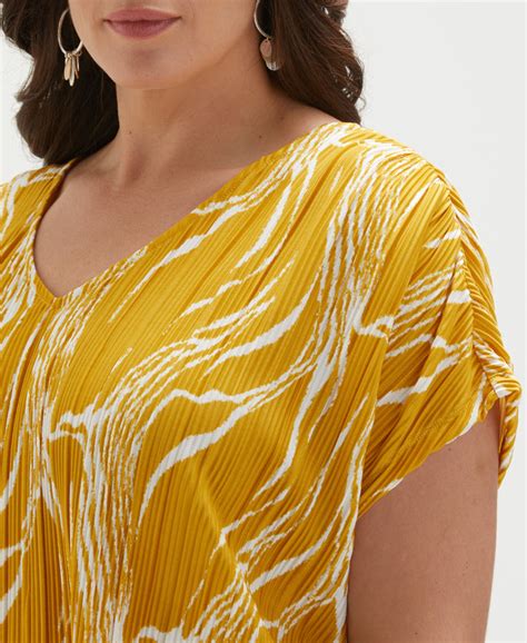 Womens Plus Size Ripple Print V Neck Plisse Top Rafaella