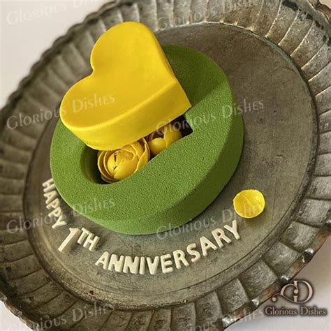 کیک تولد زرد دخترانه