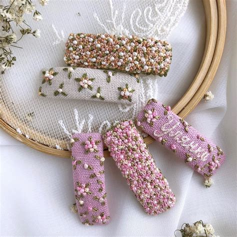 ВИШИТІ БАНТИКИ • ЗАКОЛКИ • РЕЗИНКИ • КОМІРЦІ • ОБРУЧІ Весняні