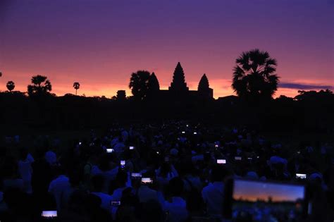 អបអរសាទរ ប្រាសាទអង្គរវត្តជាប់លេខ១លើពិភពលោក ជាកន្លែងទស្សនាព្រះអាទិត្យរះល្អបំផុត Khmernote