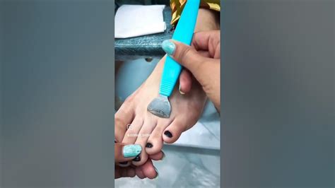 لیسیدن کف پا و ماساژ دادن پای زن ایرانی Massaging Young Mistress Under