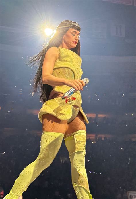 Katy Perrys Dystopian Glamour Tour Hits Philly • Celebmafia