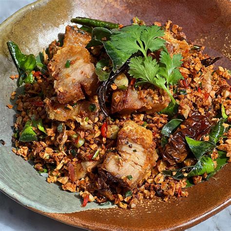 หมูกรอบคั่วพริกเกลือ Kub Kao Kub Pla กับข้าว กับปลา Facebook