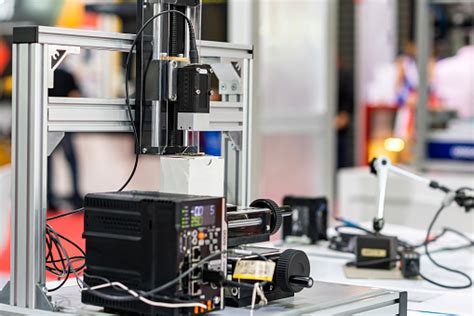 산업 공정 품질 관리 제조 공정을 위한 정밀 부품을 검사하기 위한 높은 정확도 및 민감한 센서 측정 검사 보기에 대한 스톡 사진 및 기타 이미지 Istock