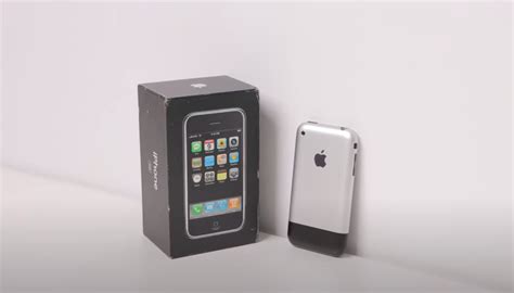 What Did The First Iphones Look Like Narcity