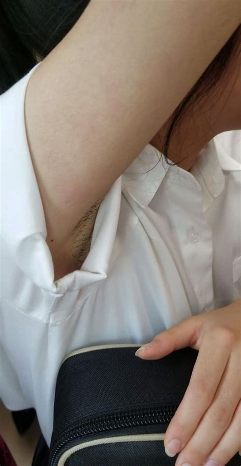フェチ制服からチラリと見えるJKのワキ汗脇チラに堪らなくエロスを感じるw ぴんくなでしこエロい素人画像まとめ