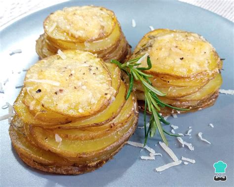 Batata Assada No Forno Crocante Com Tempero De Manteiga Alho E Alecrim