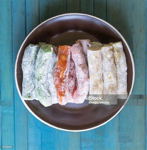 전통적인 터키어 기쁨 동양 디저트 접시에 배경에 고립 동양 진미 과자 건강 식품 믹스 구색 이미지에 대 한 다른 컬렉션 클로즈업 평면도 개념에 대한 스톡 사진 및 기타