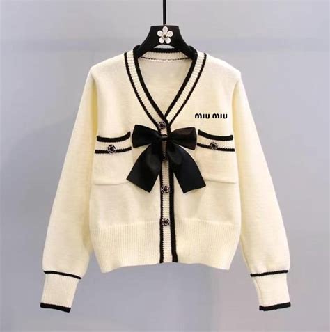 Свитер Женский Miu Miu бежевый Хлопок размер 48 Пуговицы Значки